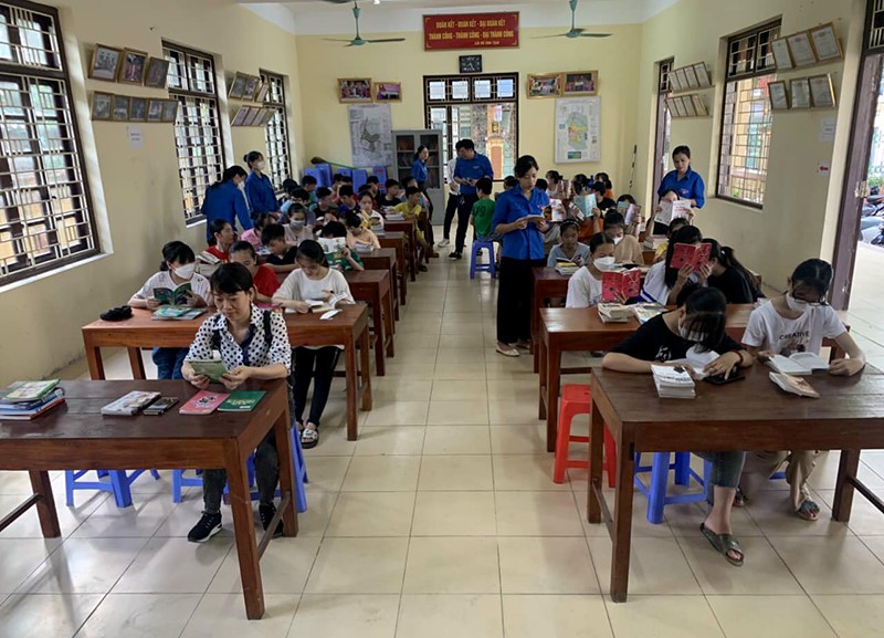 Encouraging the reading trend in the community through the model of "Mobile library" - Hanoi ...