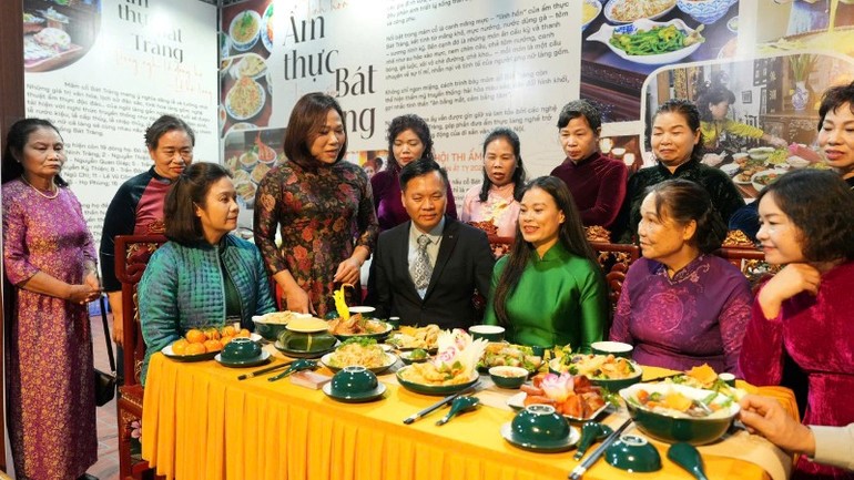 Showcasing Many Hanoi Specialties at the Food and Culture Festival ...