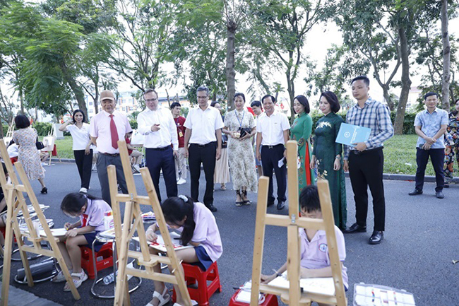 Cuộc thi vẽ tranh thiếu nhi Việt – Nga với chủ đề “Hà Nội – Mátxcơva ...